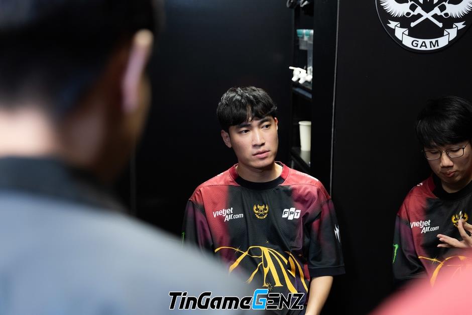 "Levi Công Bố Quyết Định Giải Nghệ: Những Cột Mốc Đáng Nhớ Trong Sự Nghiệp"